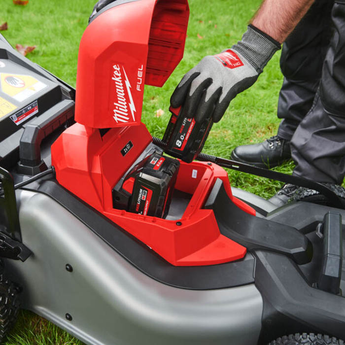 Milwaukee M18 F2LM46-802 18" Mower Kit