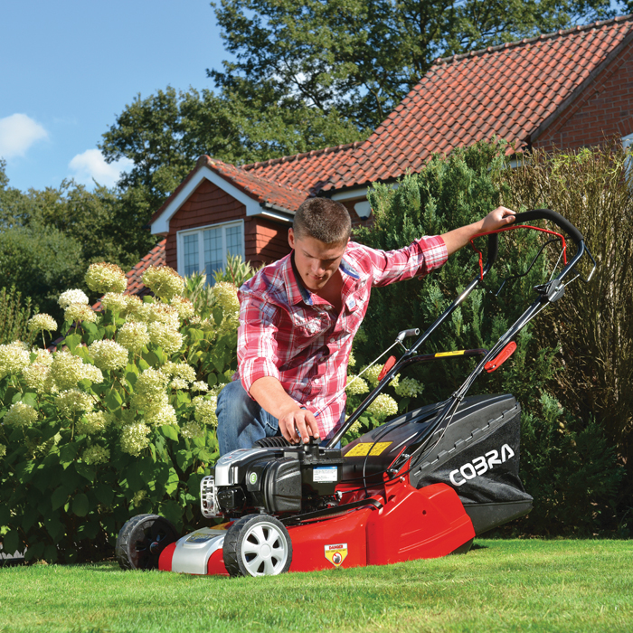 Cobra RM46SPBR 18" SP Roller Mower | Petrol Mowers UK