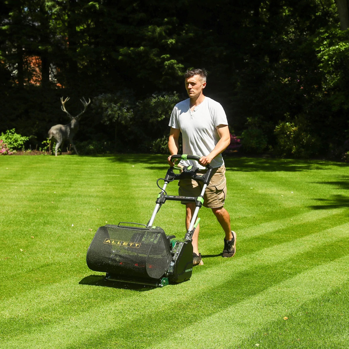Allett Stirling 51 20" Battery Cylinder Mower & 5Ah Rapid | Electric ...