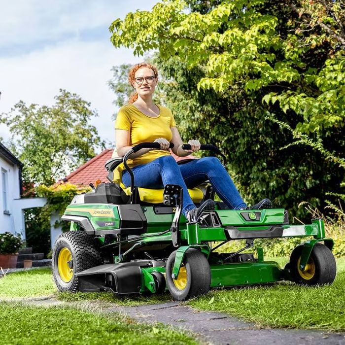 John Deere Z320R 42" (107cm) Zero-Turn | Tractors & Ride-Ons UK